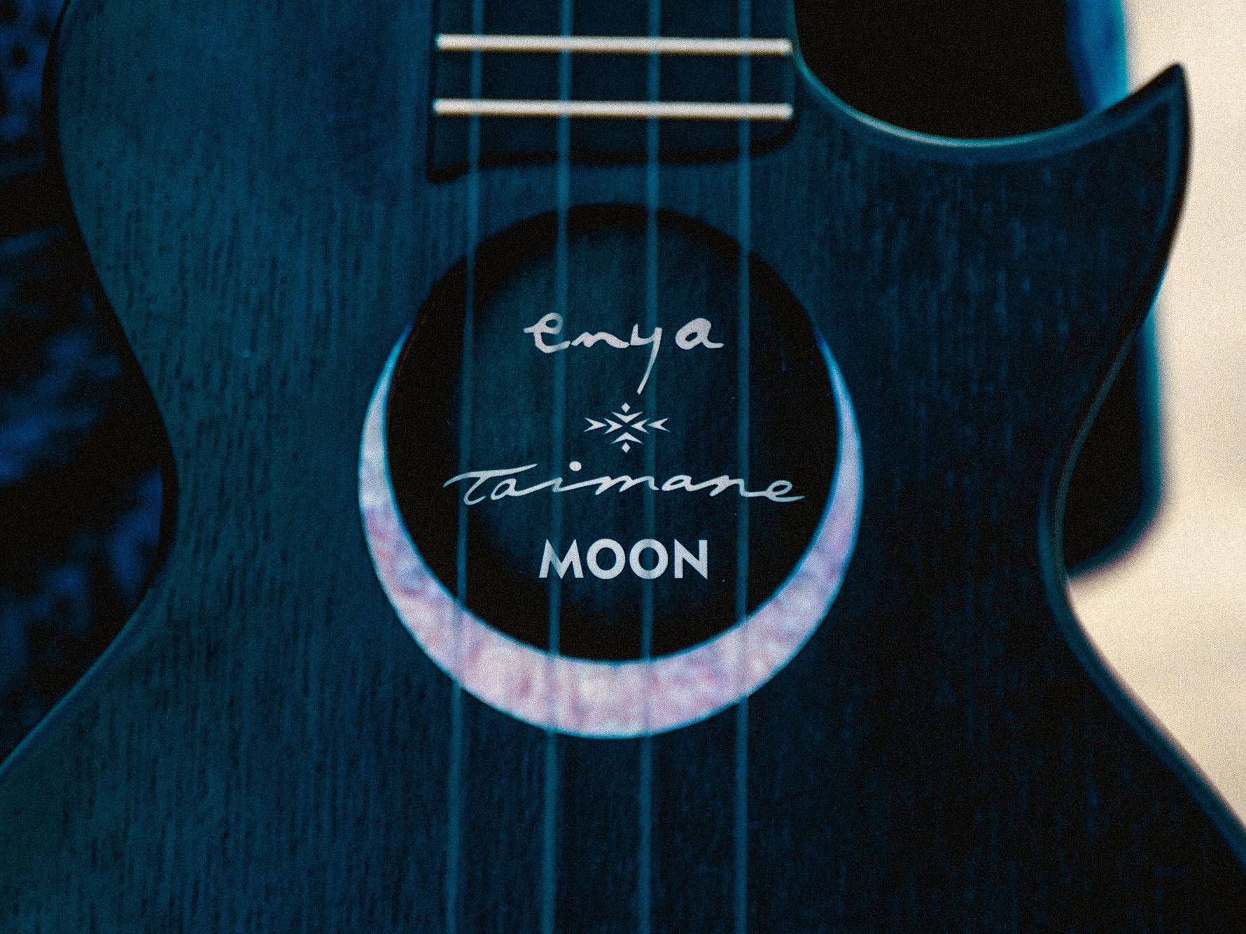 ENYA TAIMANE SIGNATURE MOON TENOR UKULELE BLACK